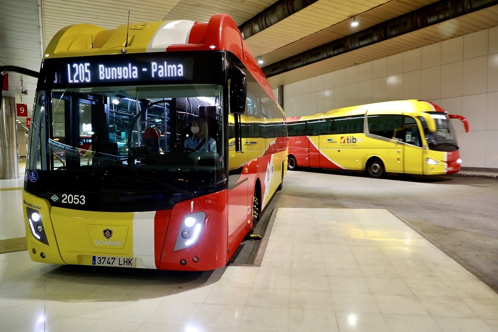 El incremento de líneas y frecuencias en el bus en Mallorca atrae un 40 ...