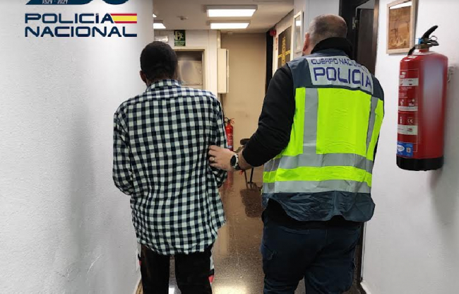 La Policía Nacional detiene a un varón por robo con fuerza