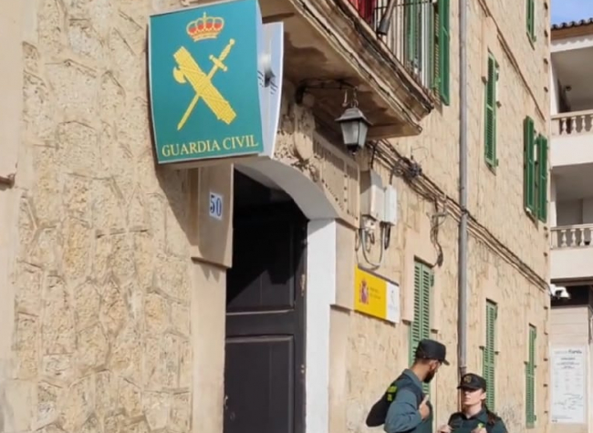 La Guardia Civil ha detenido a un joven e investigado a un menor por un delito de robo con ...